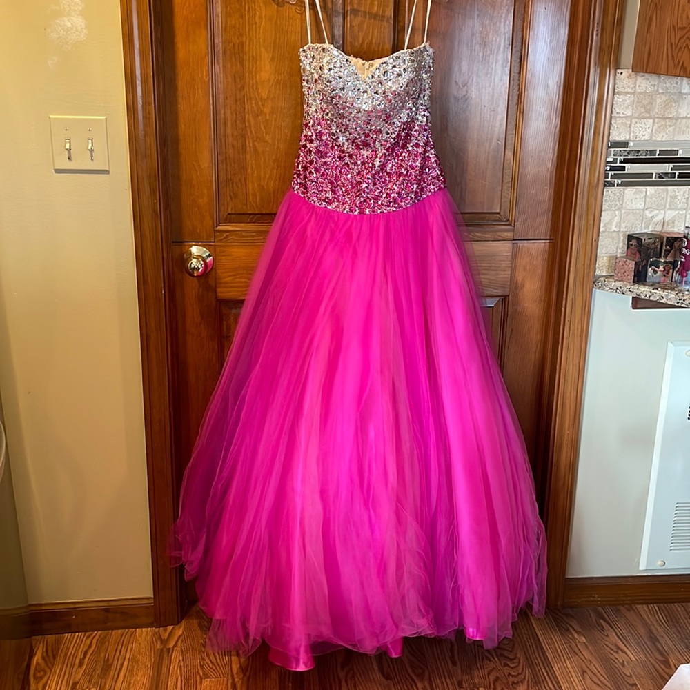 Beautiful Unaltered Strapless Prom Dress - Gem